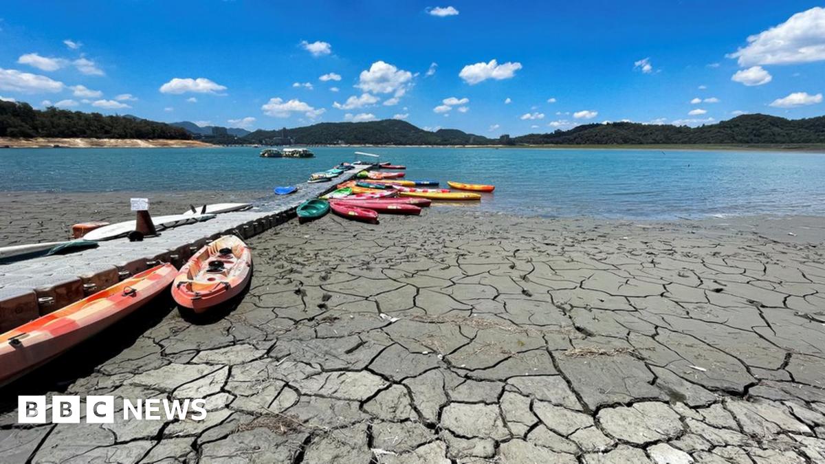 Climate: World at risk of hitting temperature limit soon - BBC News