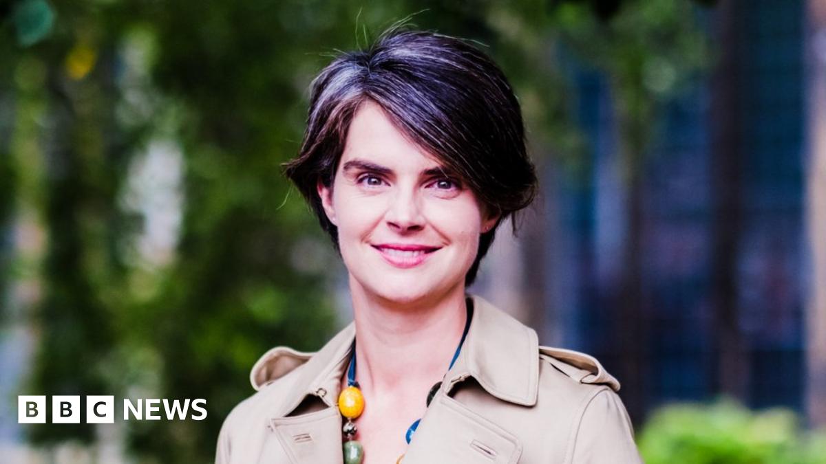 Norwich MP Chloe Smith announces she is clear of breast cancer - BBC News