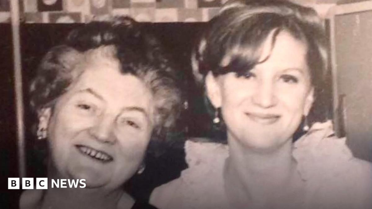 Woman with 100-year-old kidney from mum 'still going strong' - BBC News