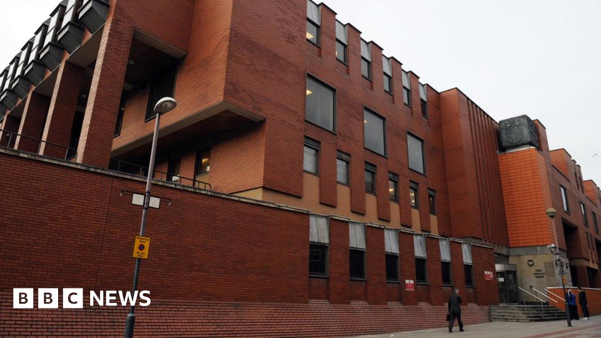 South Yorkshire Police officer Rowan Horrocks accused of rape - BBC News