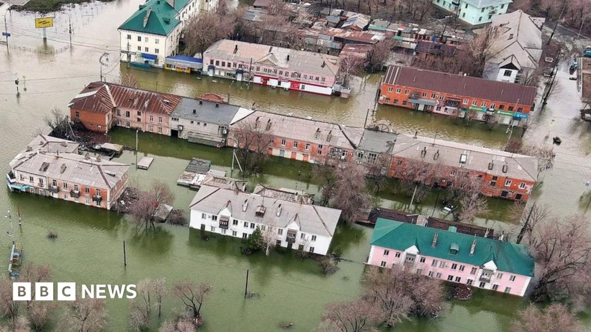 Russia floods: Record water levels threaten Orenburg city - BBC News