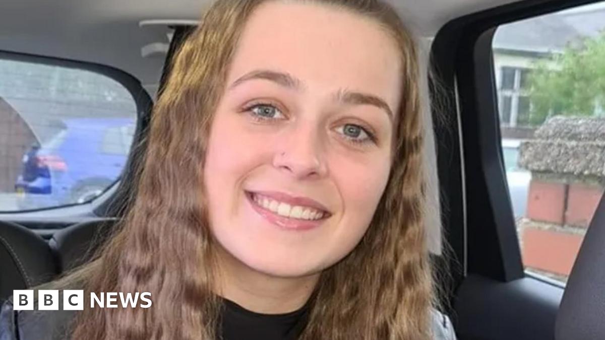 Utterby crash: Four locked up for causing death of woman, 20 - BBC News