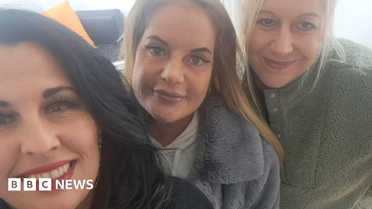 Christmas single raises £10,000 for Leeds homeless charity - BBC News