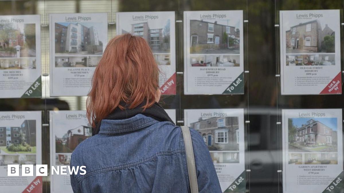 A quarter of estate agents 'in financial distress' - BBC News