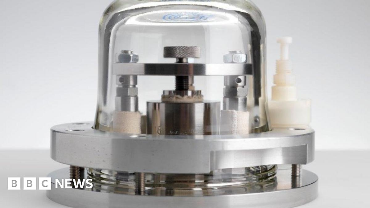 Kilogram gets a new definition - BBC News