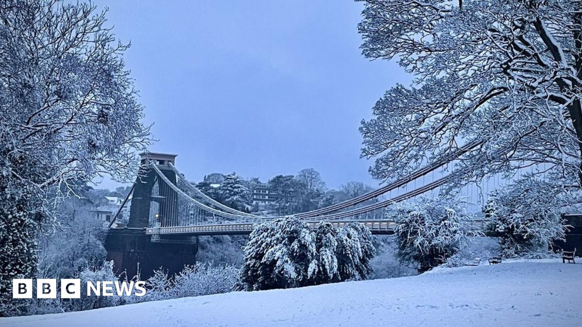 Weather: Bristol Airport flights disrupted after snowfall - BBC News