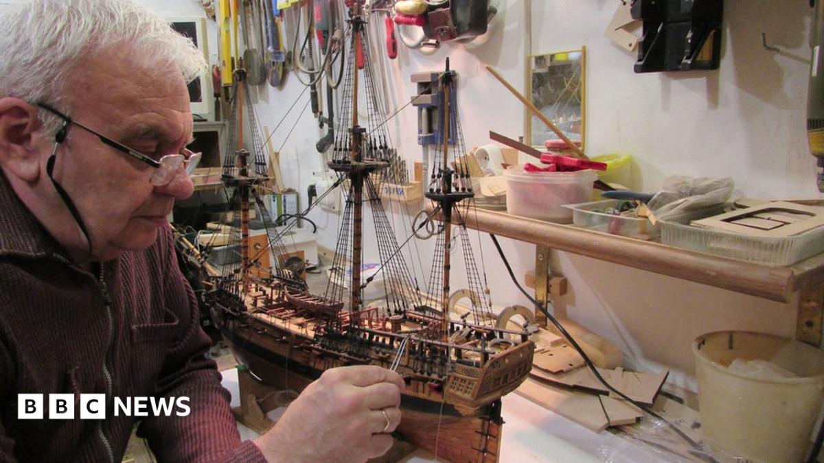 Ukrainian man building model ships in a war zone - BBC News