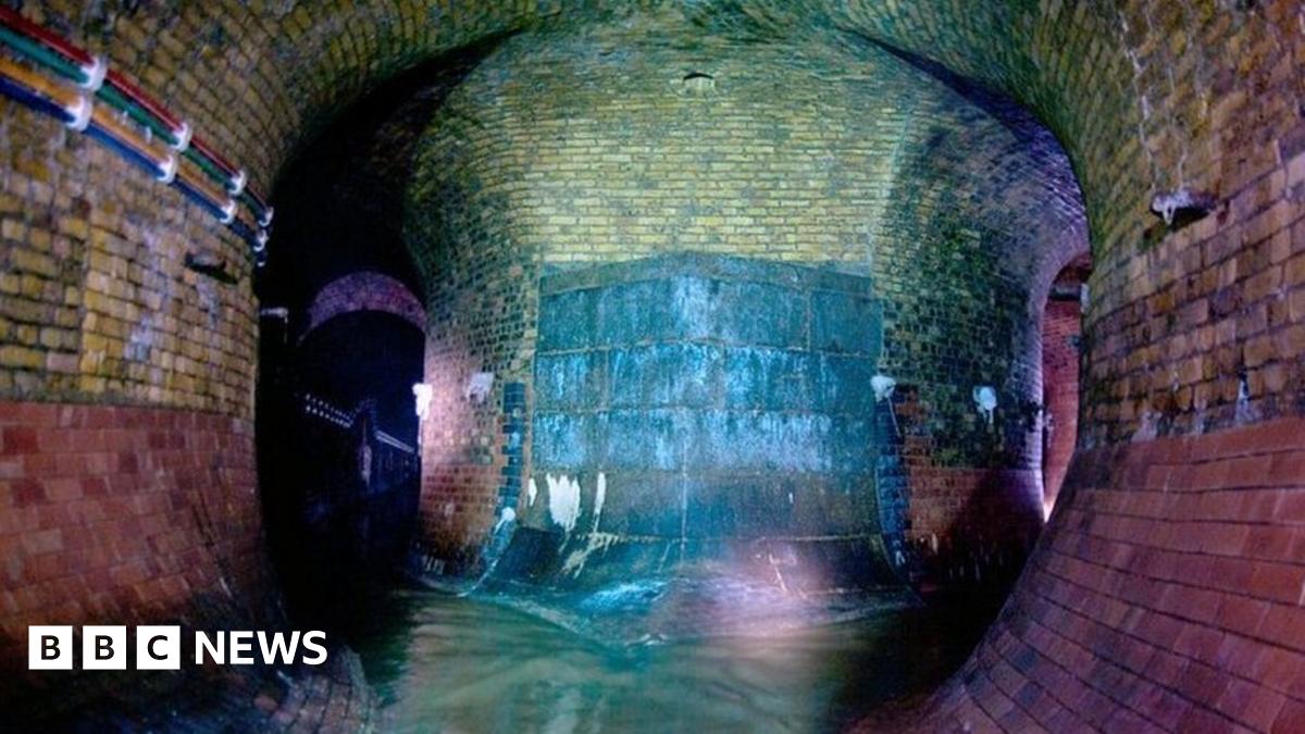 The lost rivers that lie beneath London - BBC News