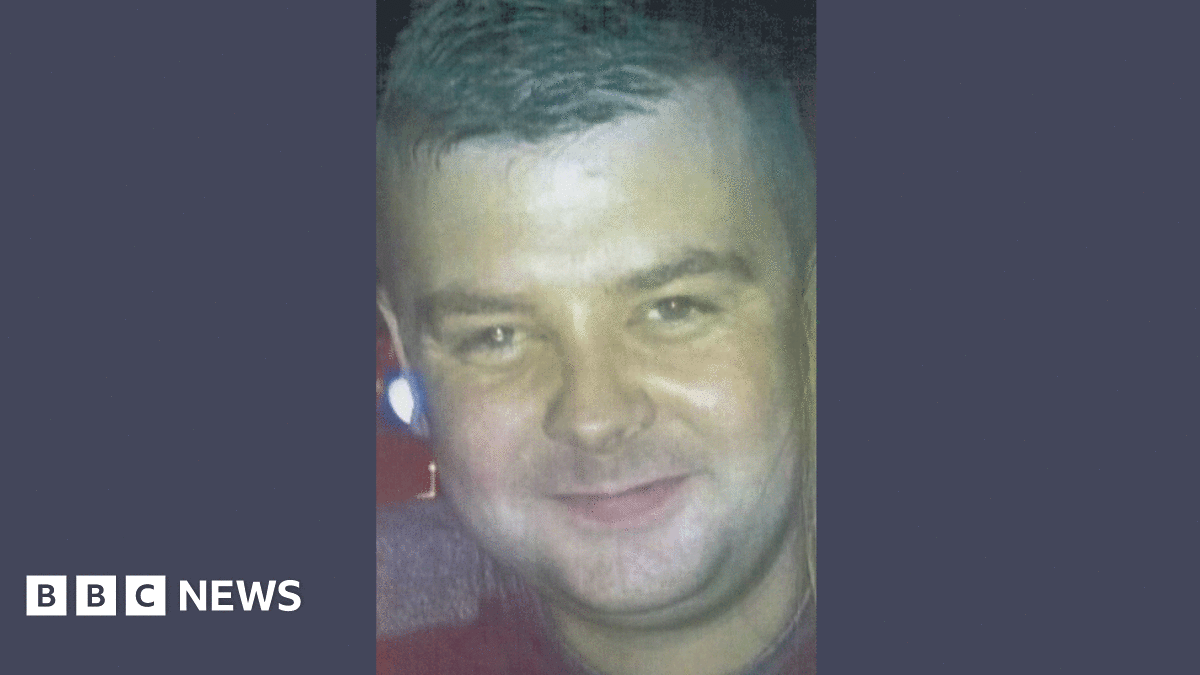 Greenock search for missing man Jamie Donnelly - BBC News