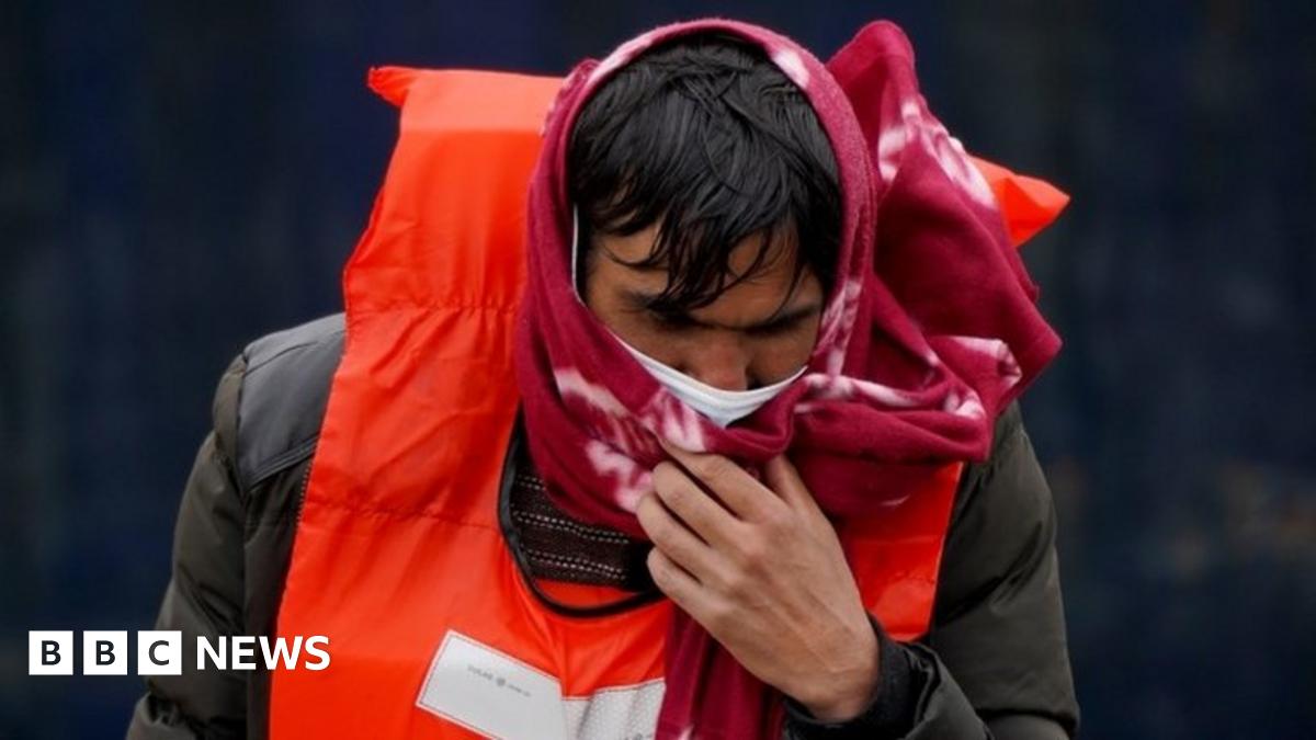 Almost 600 migrant Channel crossings at weekend - BBC News
