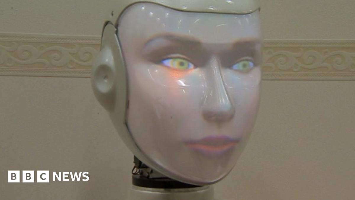 Bristol Robotics Laboratory tests helper bots in replica flat - BBC News