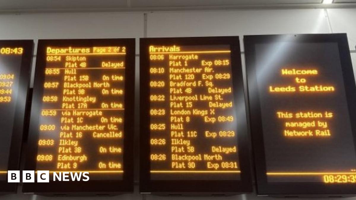 Leeds station disruption after fire breaks out on train - BBC News