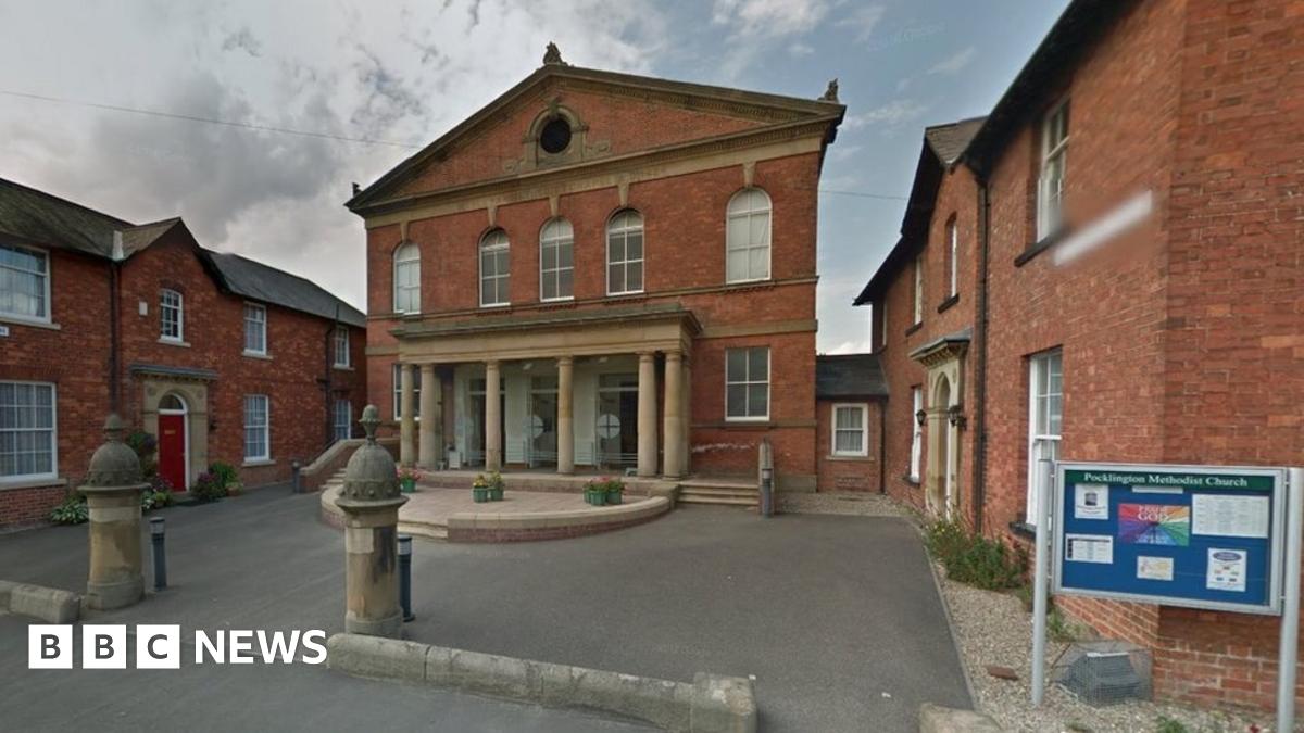 Methodist minister John Price denies hypnotising boys - BBC News