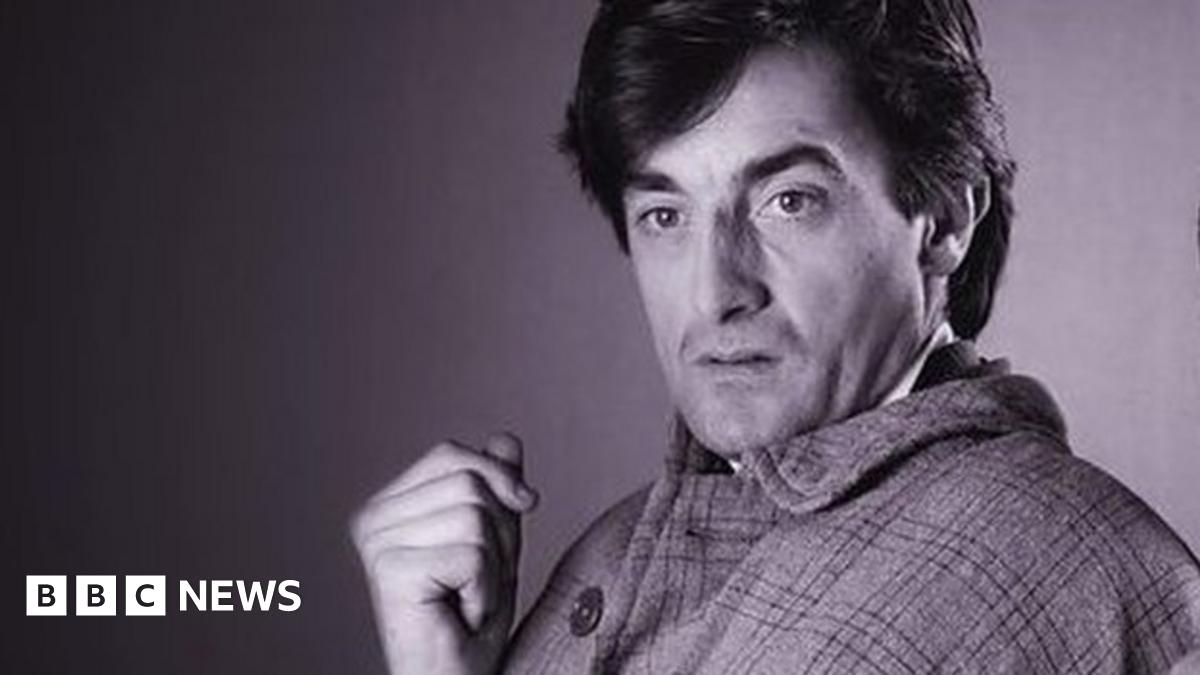 Roger Rees: Welsh actor dies aged 71 - BBC News
