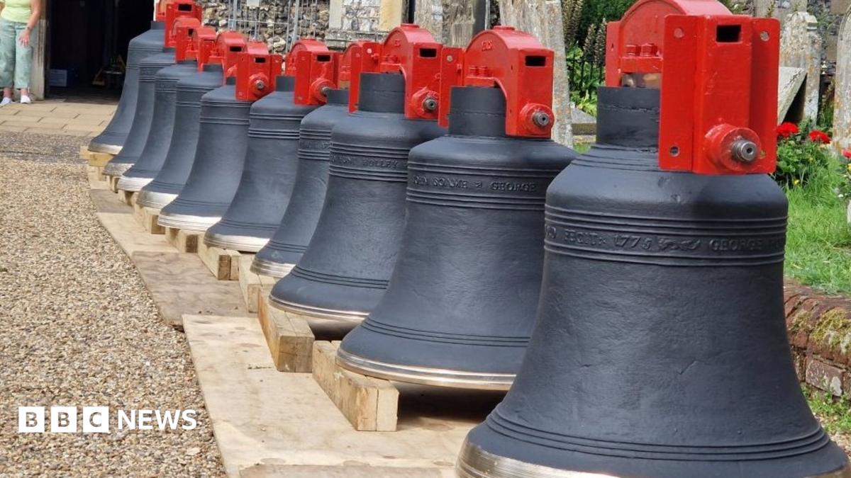 Aylsham: Joy as repaired historic bells return to church - BBC News