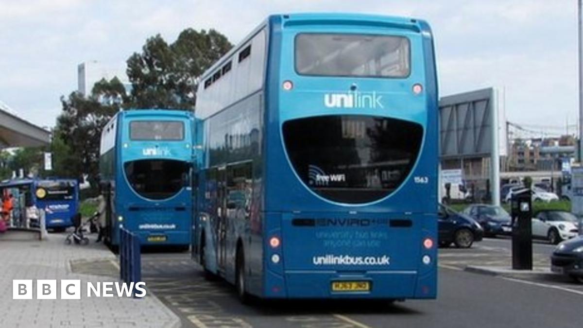 Unilink Southampton bus drivers threaten strike over right turn - BBC News