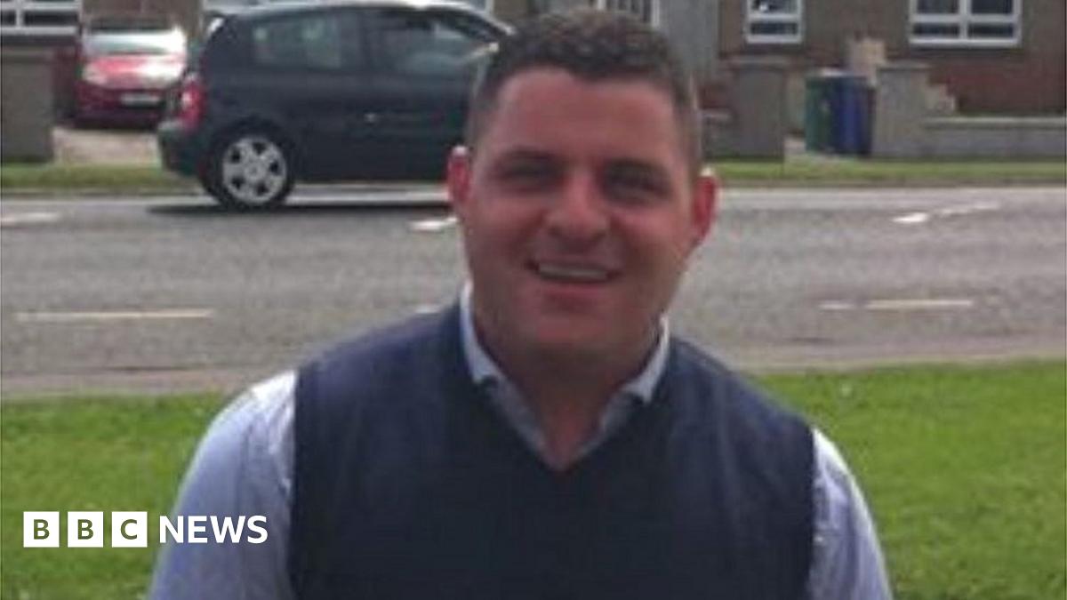 Man charged with murder after Kirkcaldy flat death - BBC News