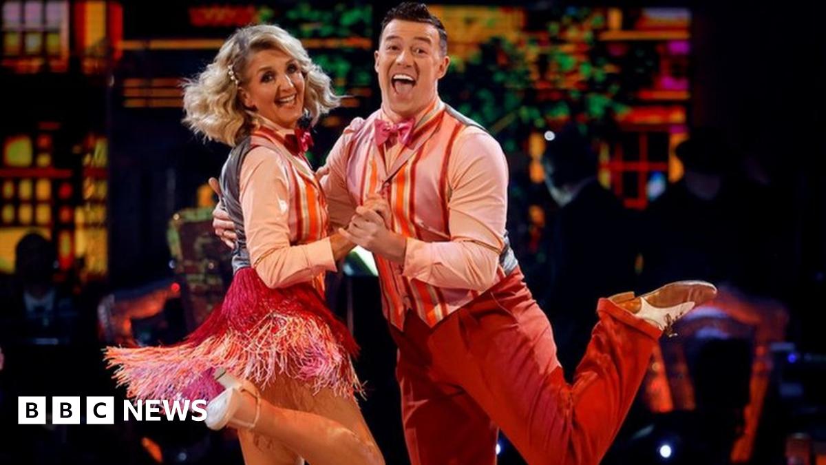 Kaye Adams: 'I blanked before Strictly dance-off' - BBC News