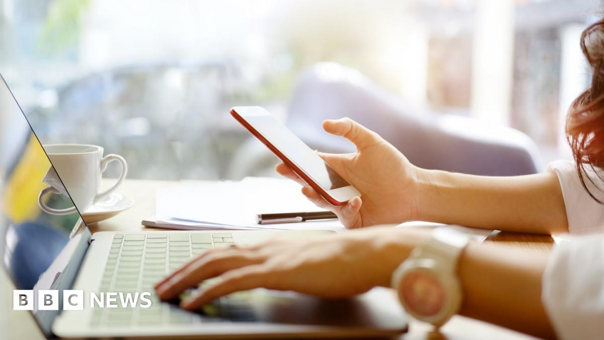 Full-fibre broadband: What is it and how does it work? - BBC News