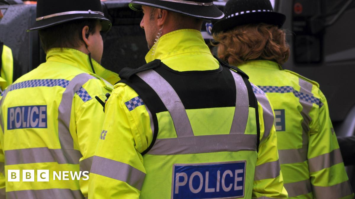 Police can take days to respond to 999 calls, says report - BBC News