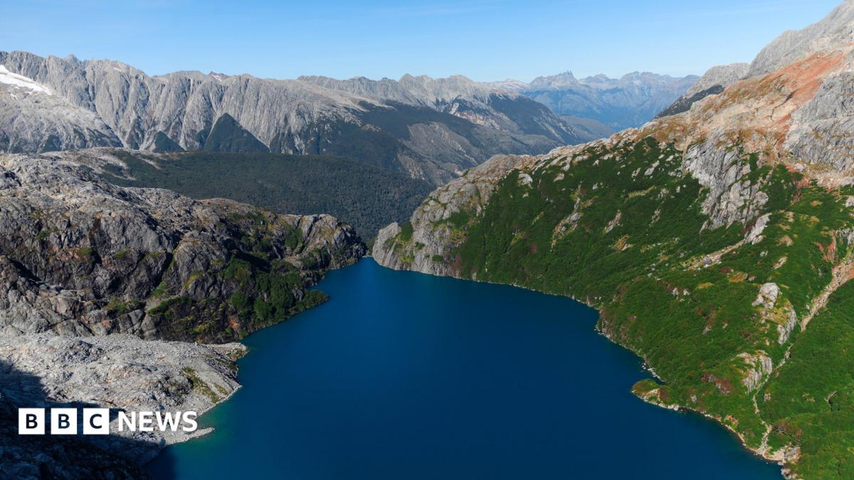North Face widow Tompkins donates land for Chile parks - BBC News