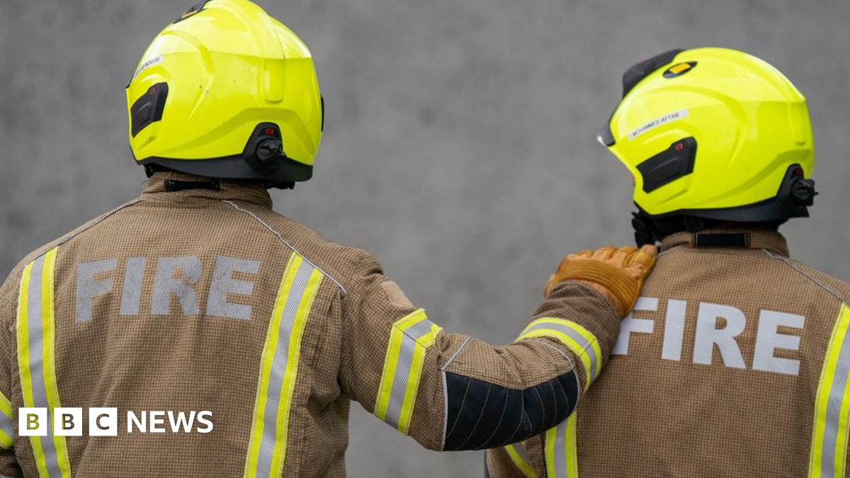 Firefighters union criticises Kent undressing practice as unsafe - BBC News