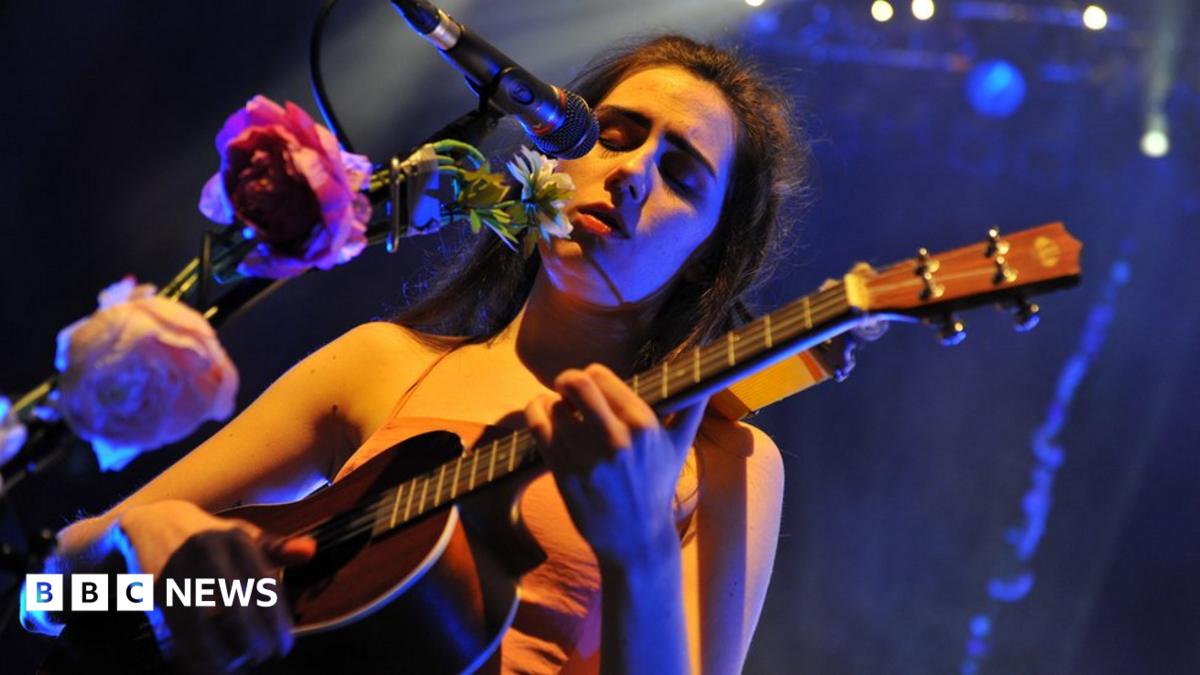 Dodie: YouTuber reveals 'secret song' hidden in her videos - BBC News