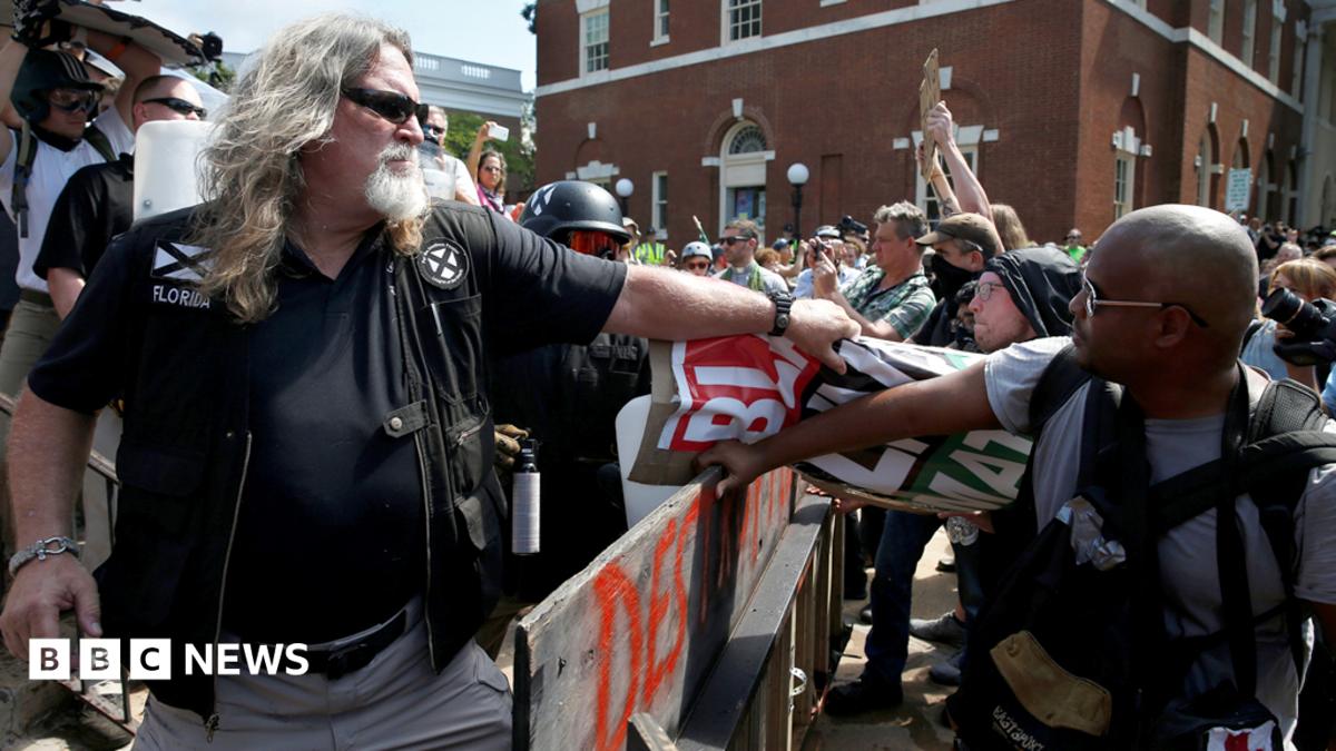 Charlottesville: Trump repeats 'both sides' rhetoric - BBC News