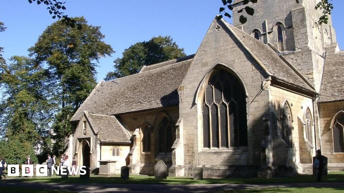 Teen attacked and robbed in Cheltenham churchyard - BBC News