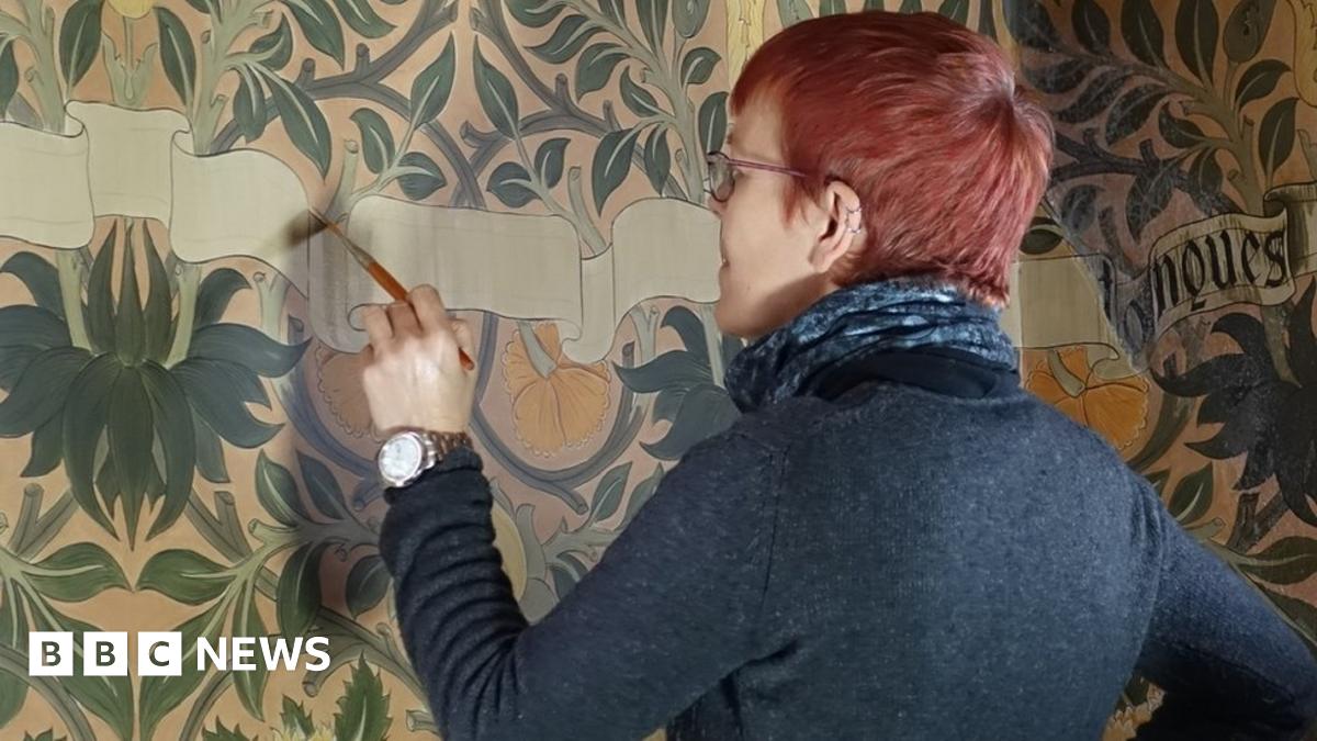 David Parr: Artist's 'awe' at 1880s artisan decorated house - BBC News