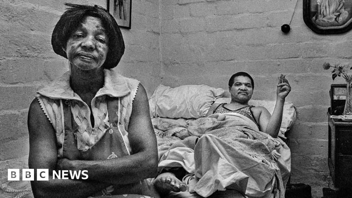 Photography exhibition to show life in apartheid South Africa - BBC News