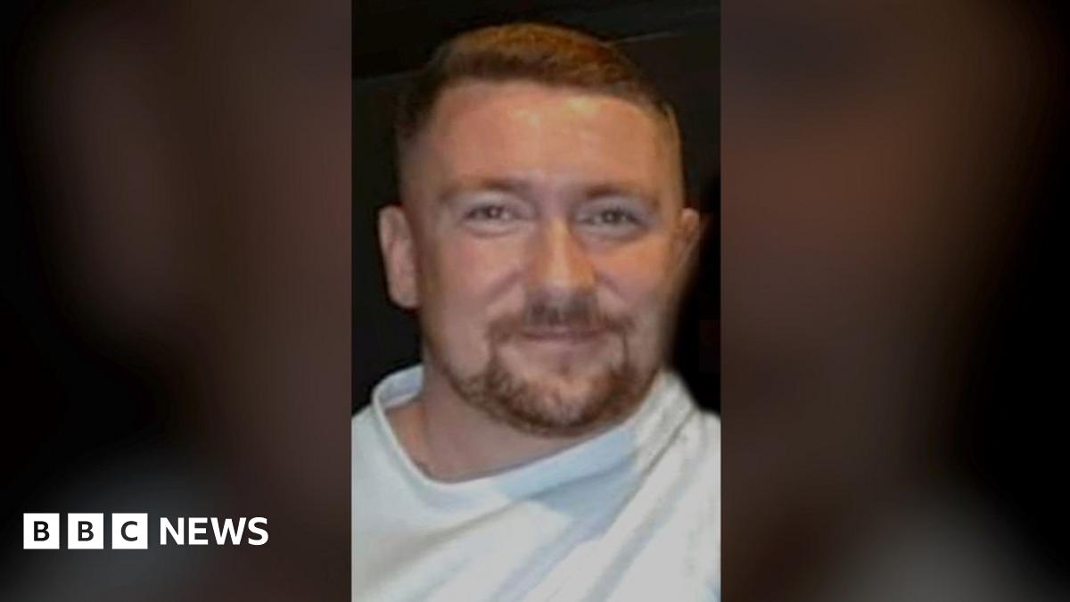 Mark Hall murder: Police carry out searches in west Belfast and Crumlin ...