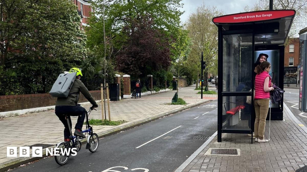 London transport: Call for ban of 'floating' bus stops - BBC News