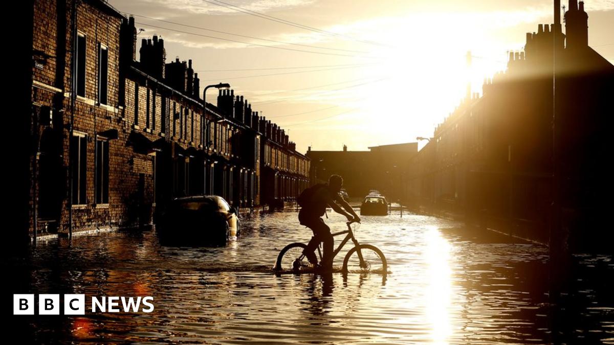 Last winter's flooding 'most extreme on record' in UK - BBC News