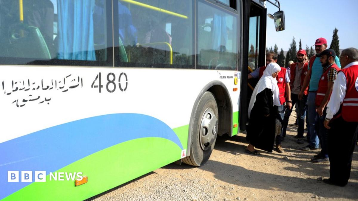 Syrian war: Government regains Darayya after last rebels leave - BBC News