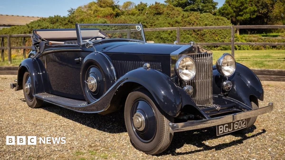 RNLI benefits from auction of Isle of Man classic car collection - BBC News