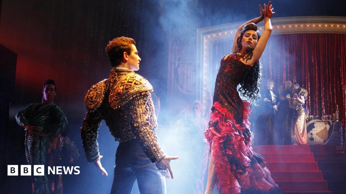Strictly Ballroom musical to be staged in Leeds - BBC News