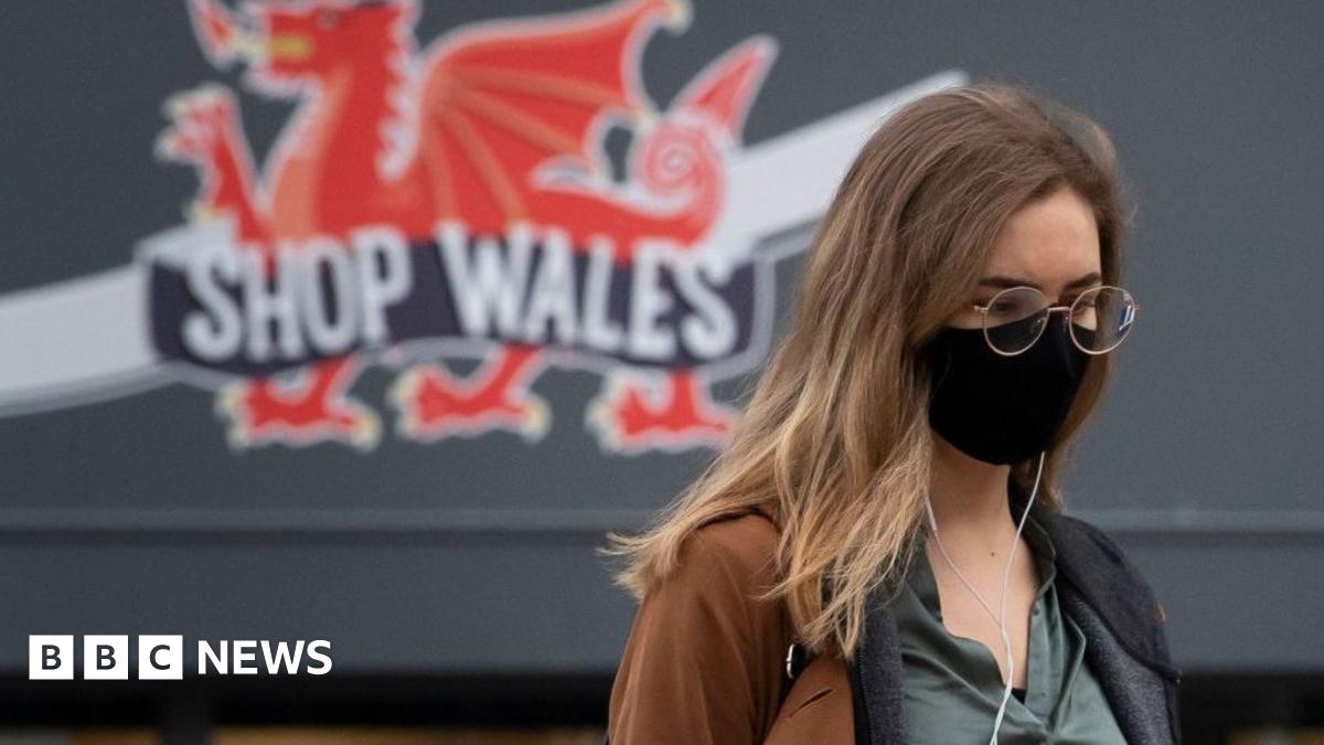 Covid: Self-isolation 'should continue' after Wales laws lift - BBC News