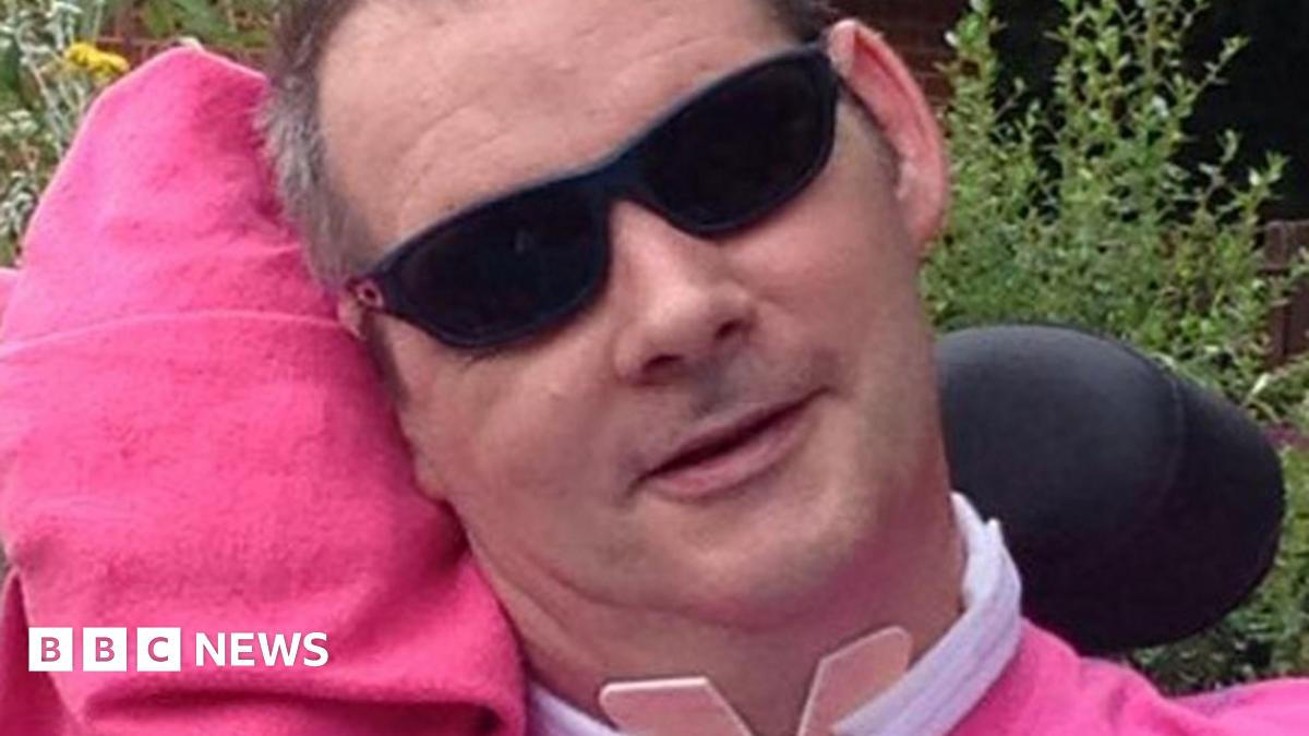 Simon Dobbin assault: Thirteen men face charges - BBC News