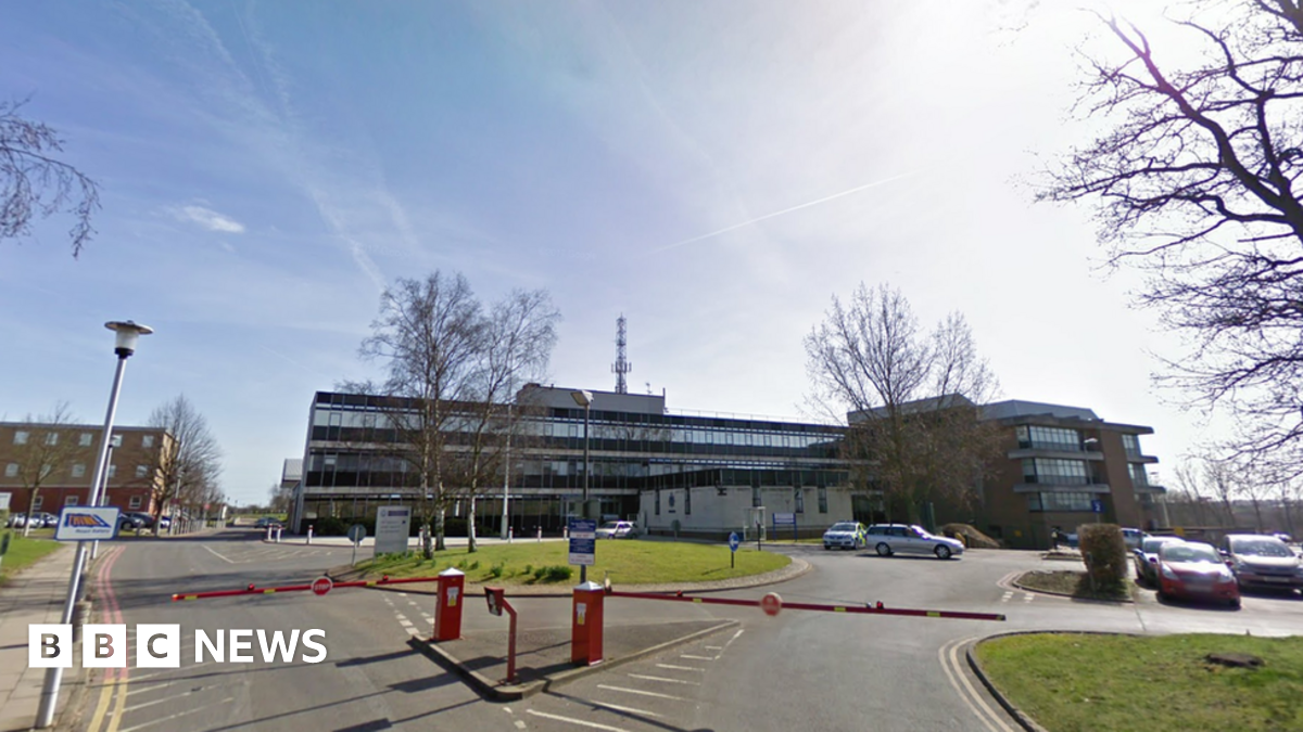 Herts PCC 'suspends' fire service takeover bid - BBC News