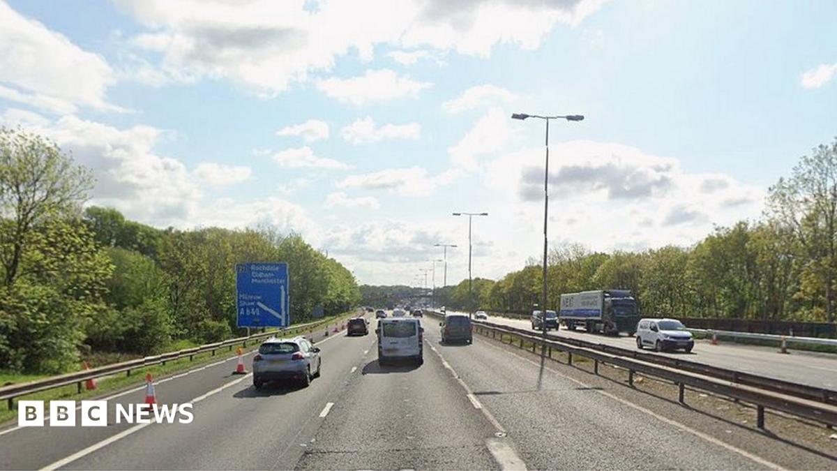 M62 crash: Man, 19, killed after car overturns - BBC News