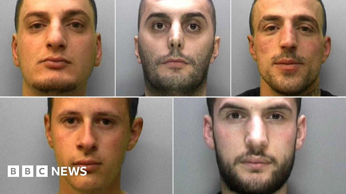 Men convicted of kidnapping drug dealer in Brighton street - BBC News
