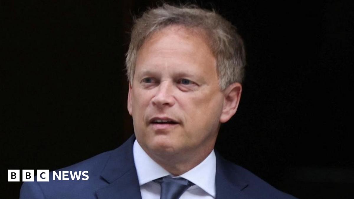 Grant Shapps gets defence job in mini reshuffle - BBC News