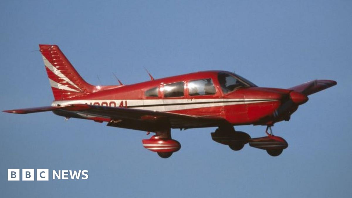 Pilot thought co-pilot who died in cockpit was joking - report - BBC News