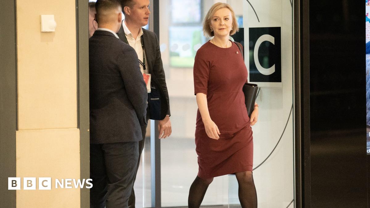 BBC blames 'technical glitches' for PM interview interruption - BBC News