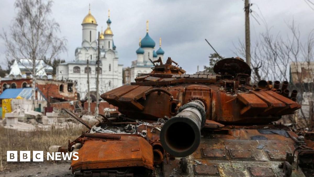 Ukraine war: Images show devastated towns near front line - BBC News