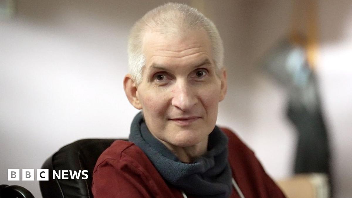 Darlington man with MS suffering through lack of carers - BBC News