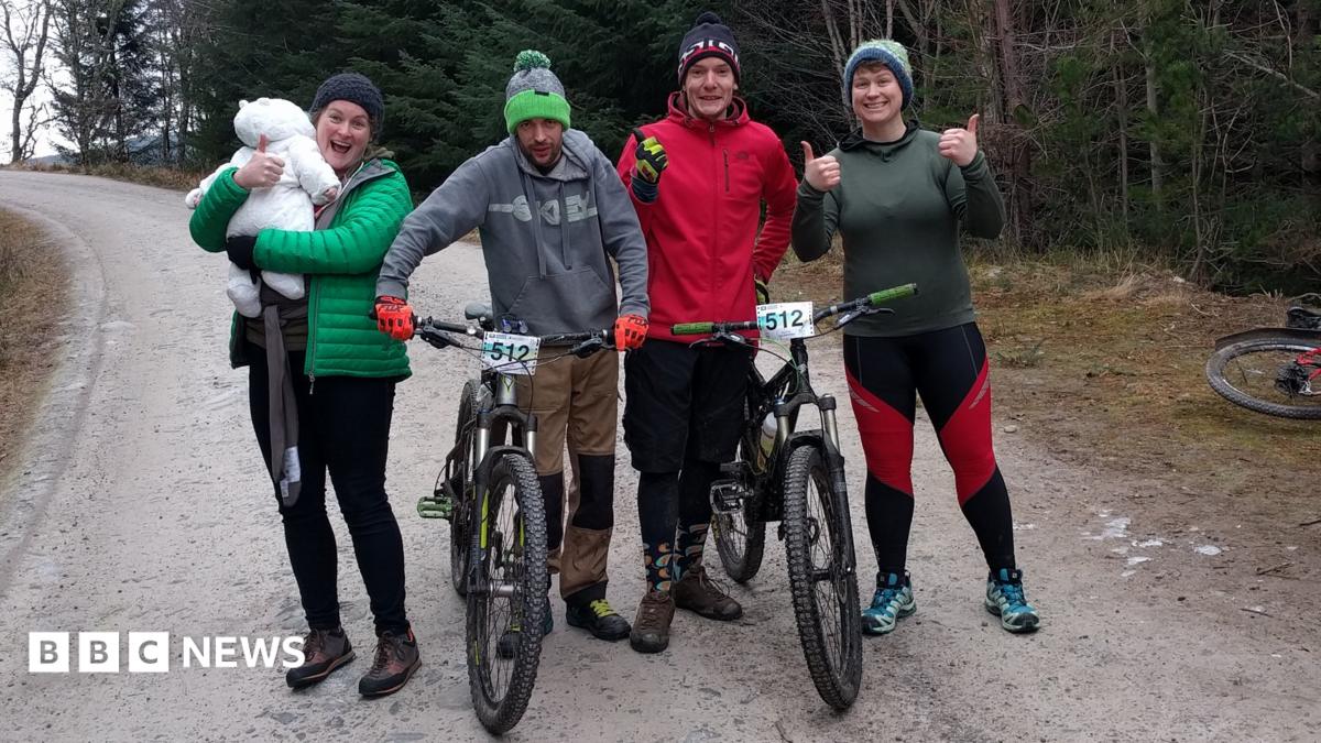 Banchory mum feeds baby between laps of Strathpuffer - BBC News
