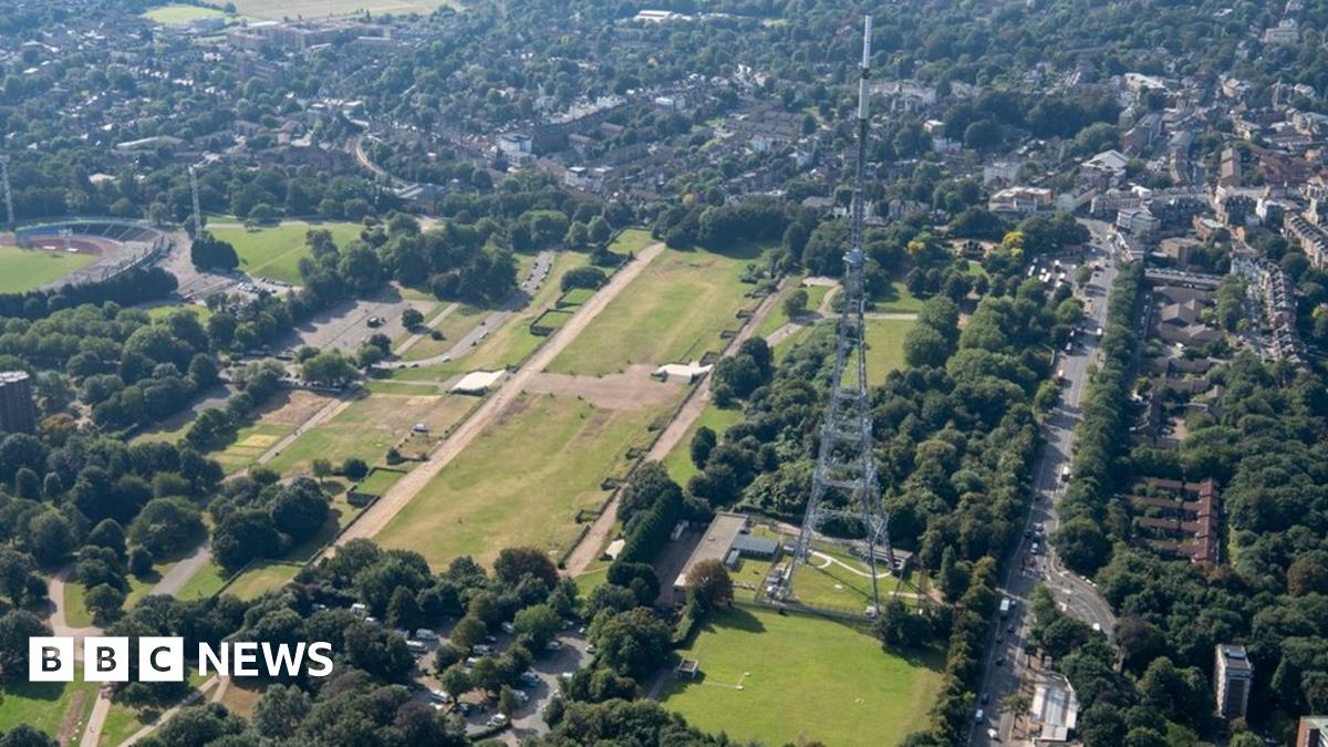 Crystal Palace: The transmitter that beams TV to millions of homes ...