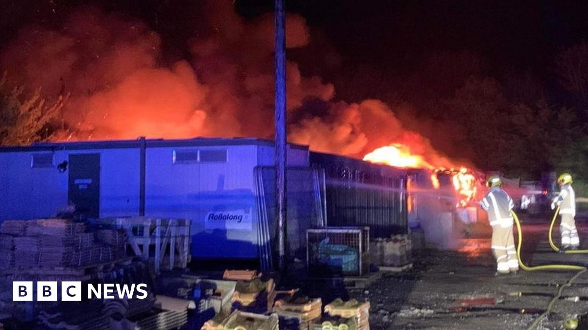 Large fire breaks out at Dorset industrial site - BBC News